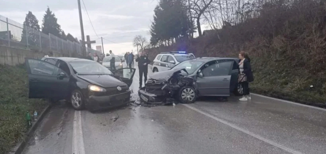 Teška nesreća na magistralnom putu Lašva – Vitez: Sudar dva automobila, među povrijeđenim i ...